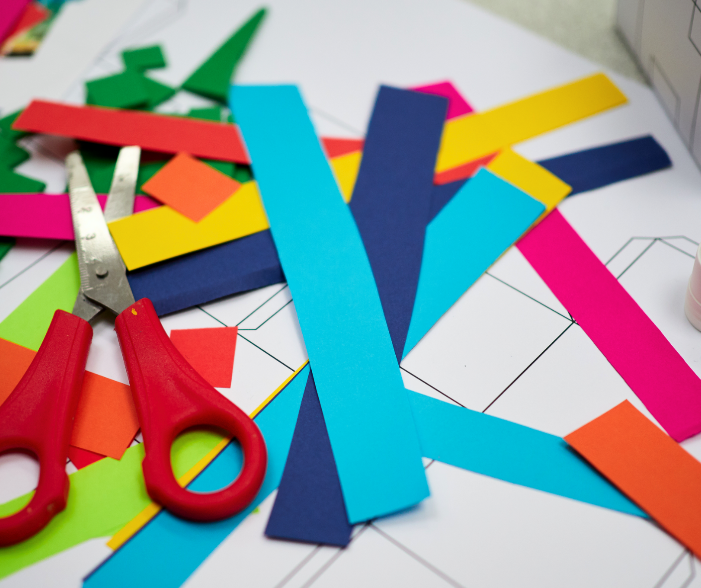 Paper Heart Chain | Cute Craft For Kids – I Chug My Wine